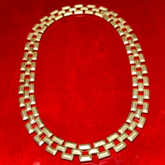 Vintage | Jewelry | Beautiful Vintage Avon Gold Necklace | Poshmark